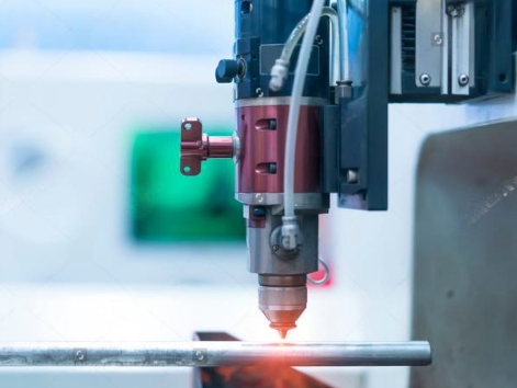 Maximizing Efficiency - CNC Cutting vs Laser Cutting: Which is Better?
